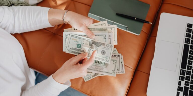 18 Income Ideas to Make 6 Figures a Year Online